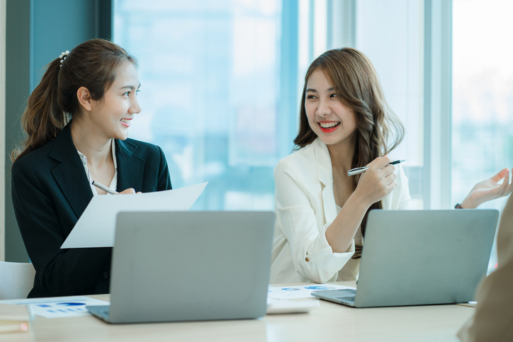What is the Difference Between a Law Clerk and a Legal Assistant? For ...